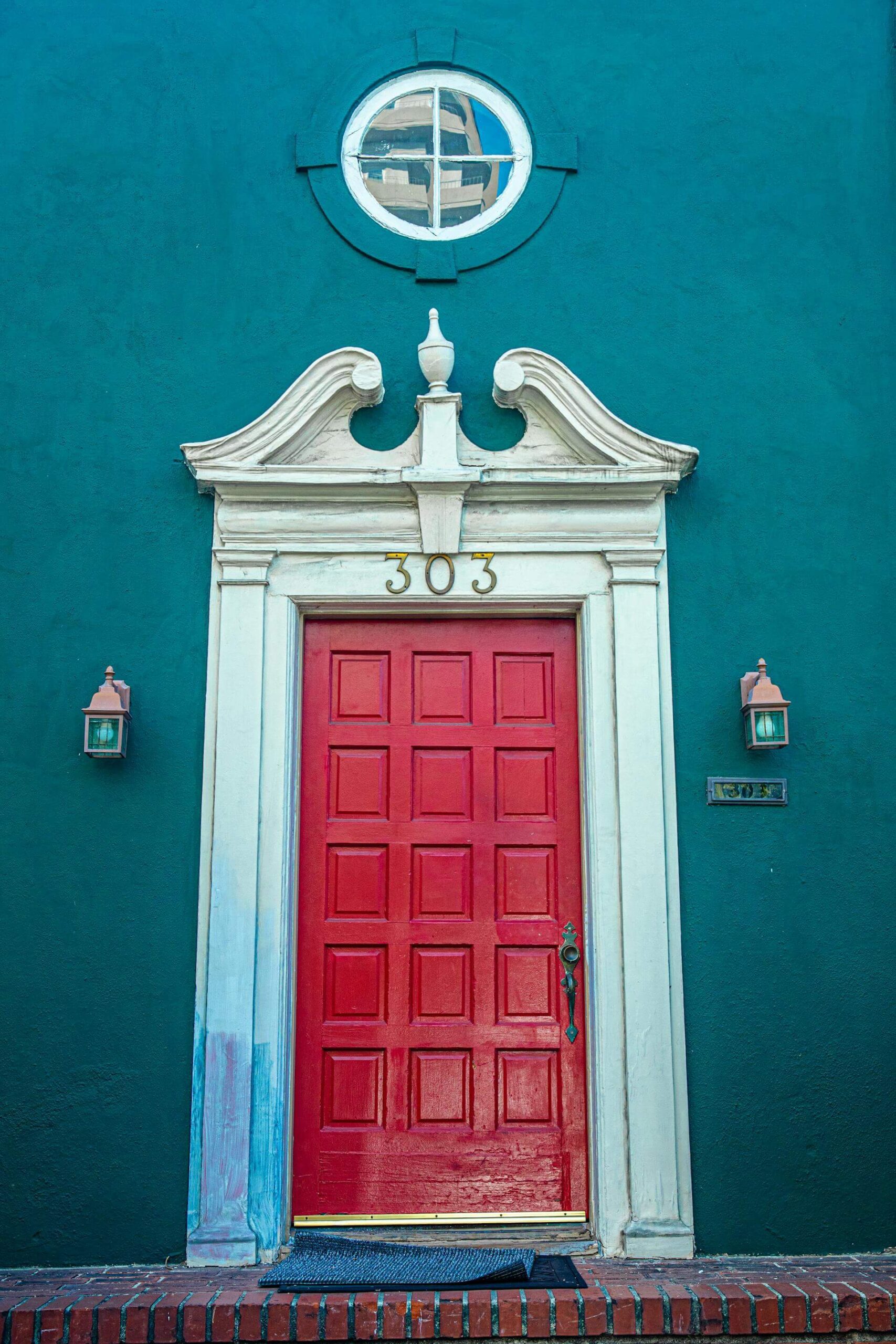 Welcome Home: Stunning Red Front Door Paint Colors - izzy-living.com