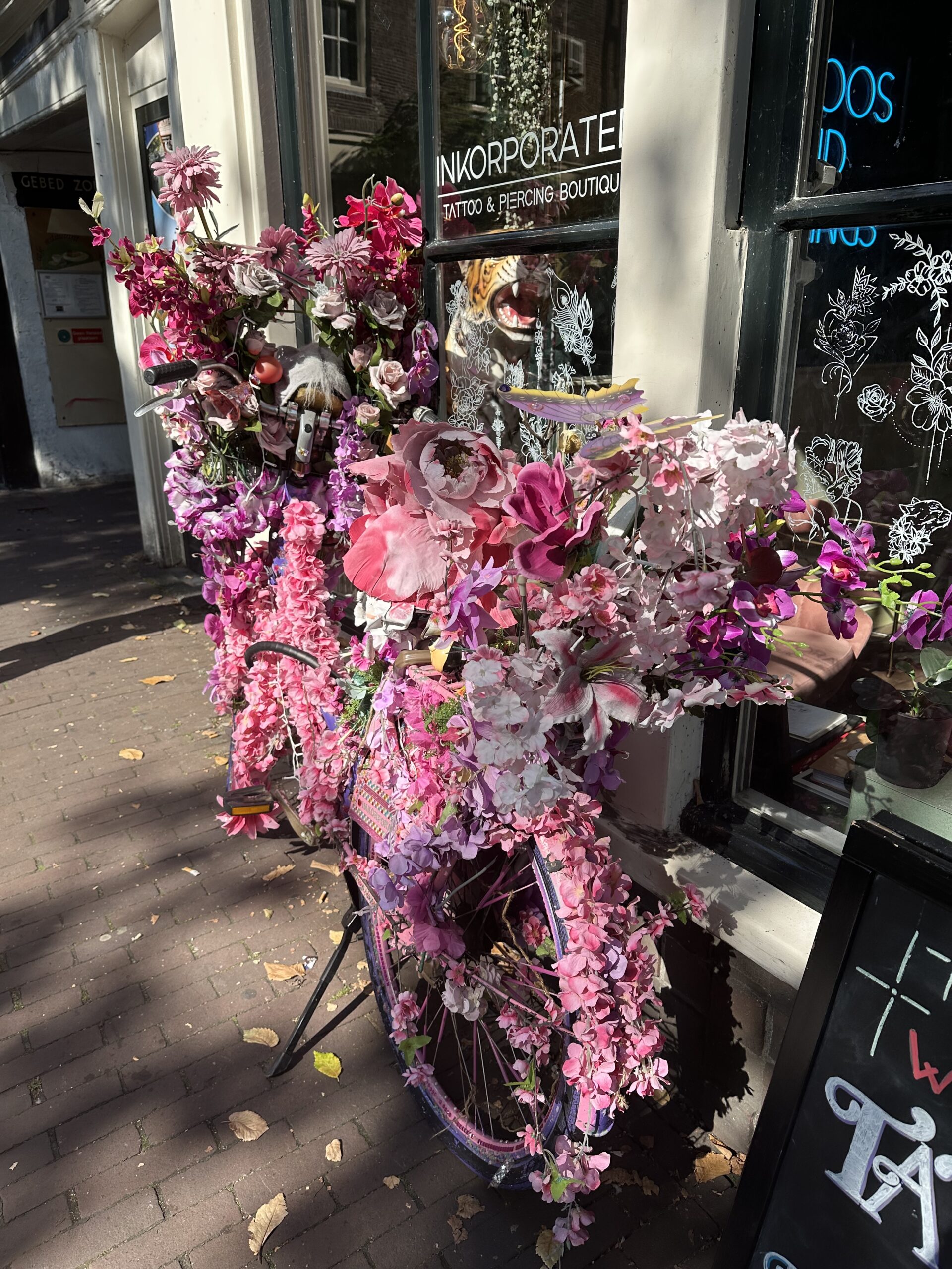 Explore Amsterdam Series · Part 3 of 9 · Flower Bikes - izzy-living.com