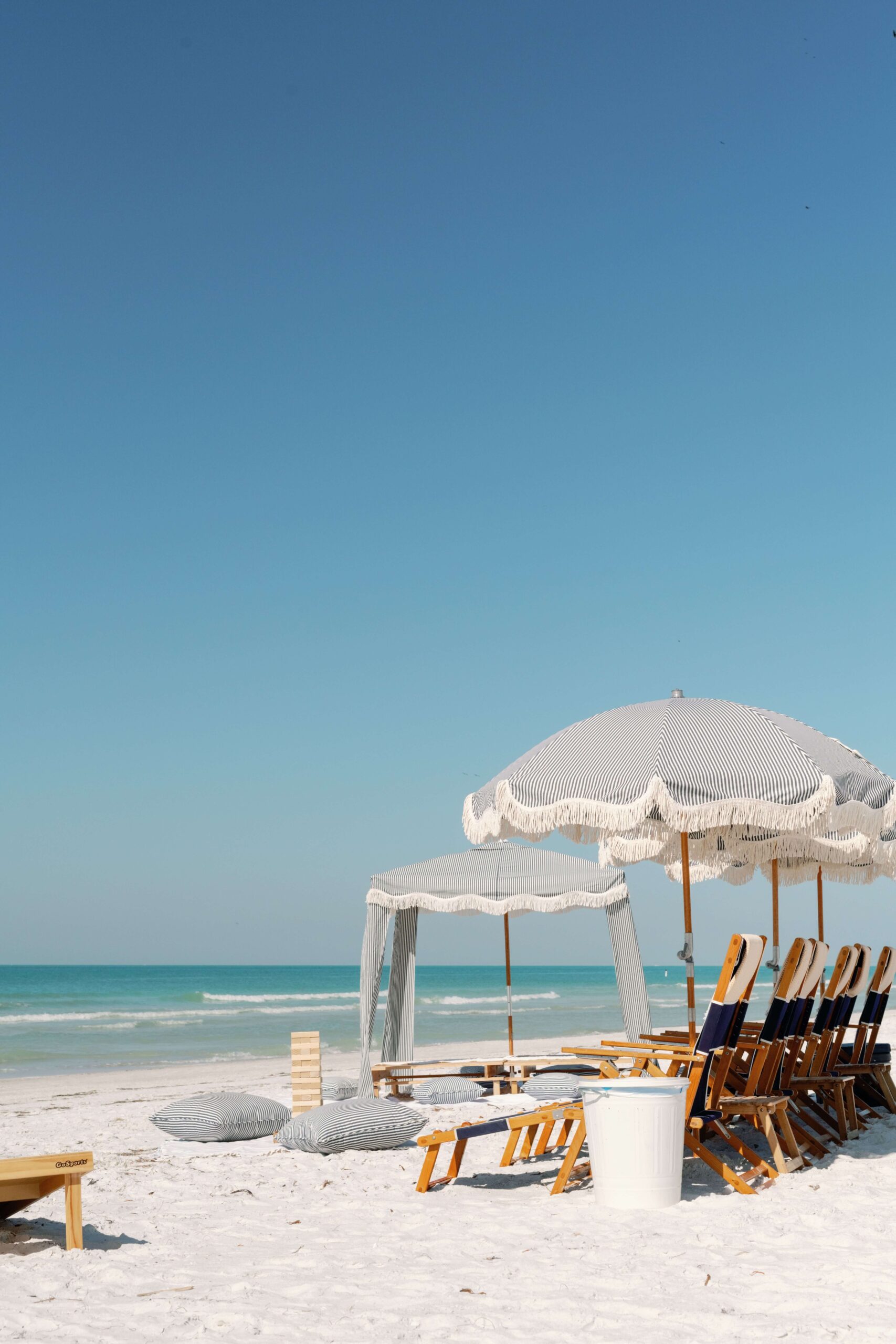 Beach Equipment Setup on Anna Maria Island - izzy-living.com