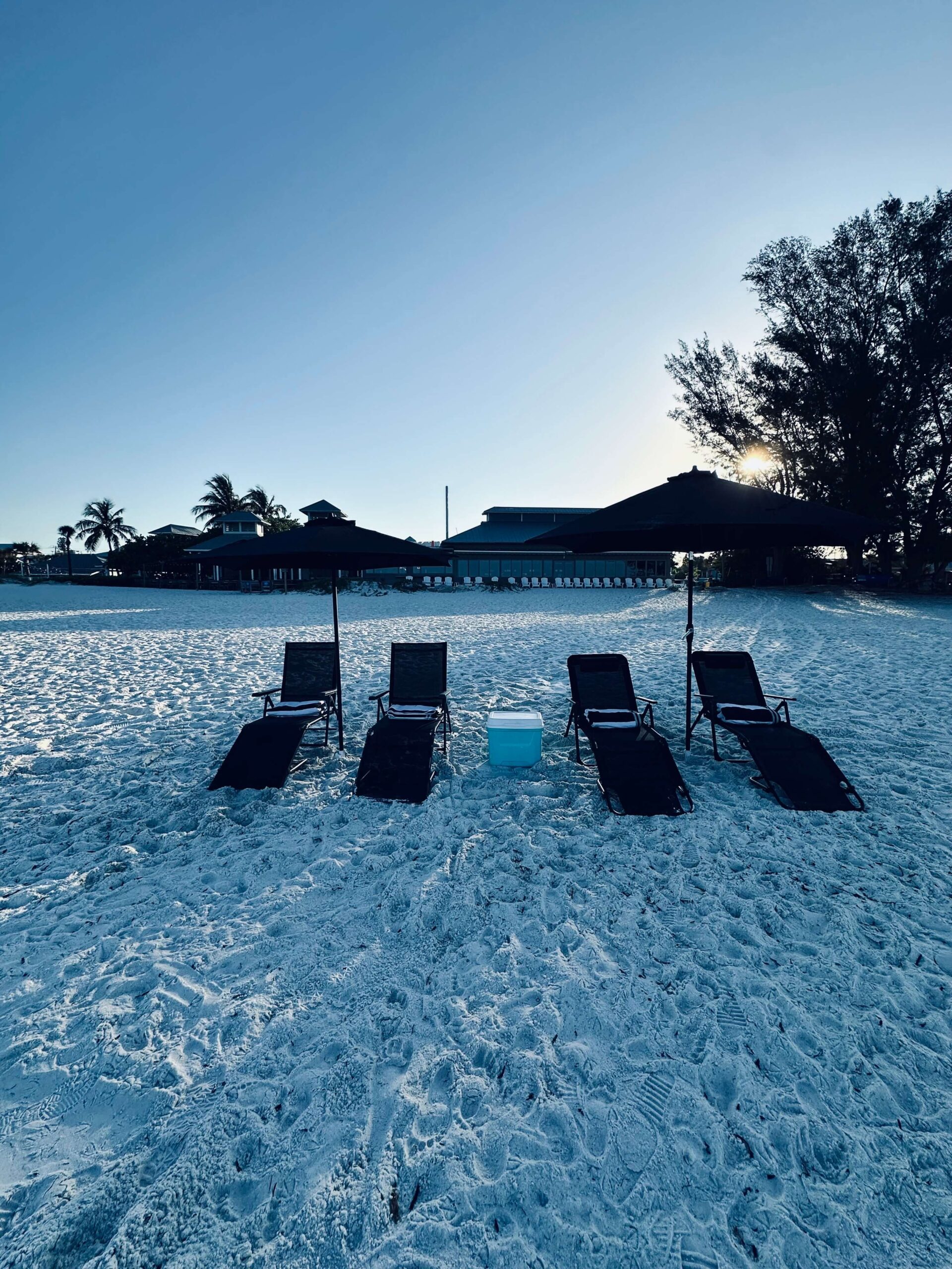 Beach Equipment Setup on Anna Maria Island - izzy-living.com